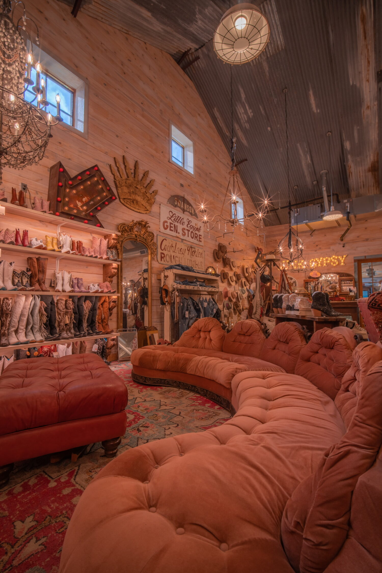 Get Lost at the Wander Inn this Summer – Junk Gypsy Blog